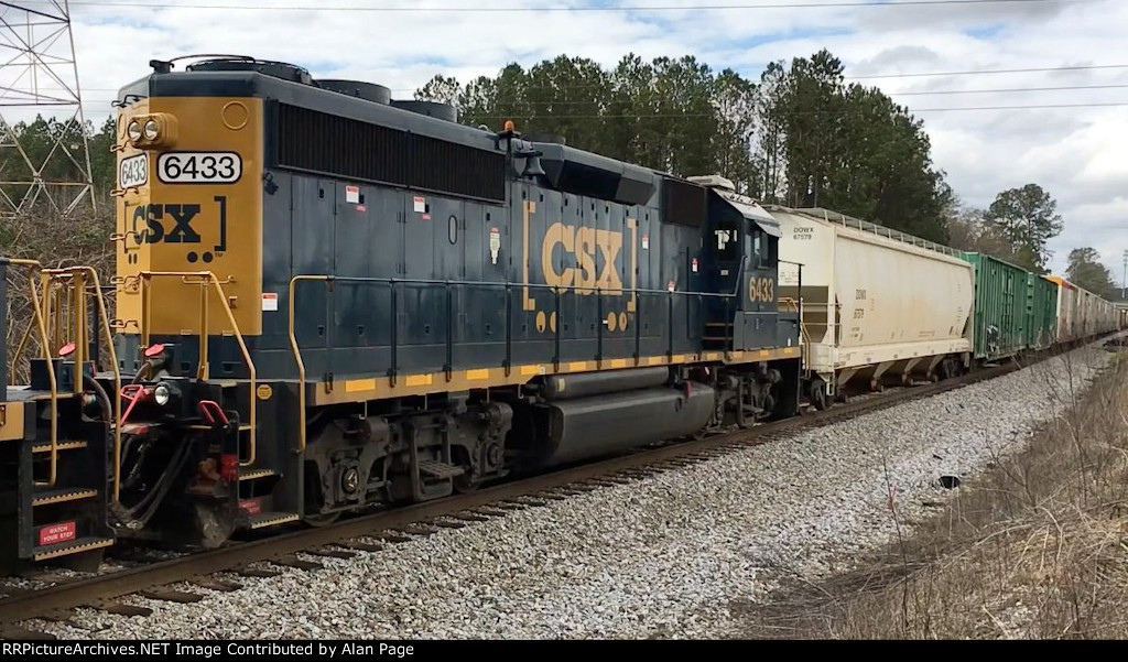 After rolling into Fairburn yard, CSX 927, 3405, 1703, 6897, 2325, and 6433